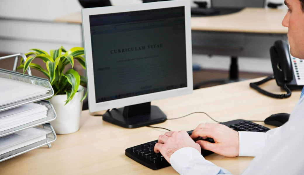 How to Update your Resume: the Complete Guide