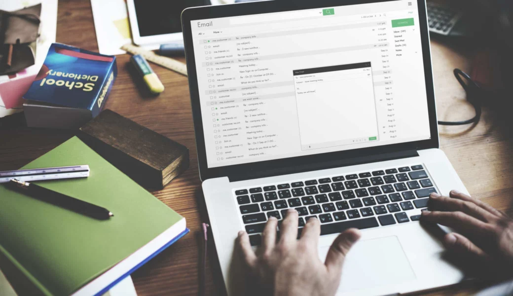 How to Send a Resume and Cover Letter by Mail to an Employer